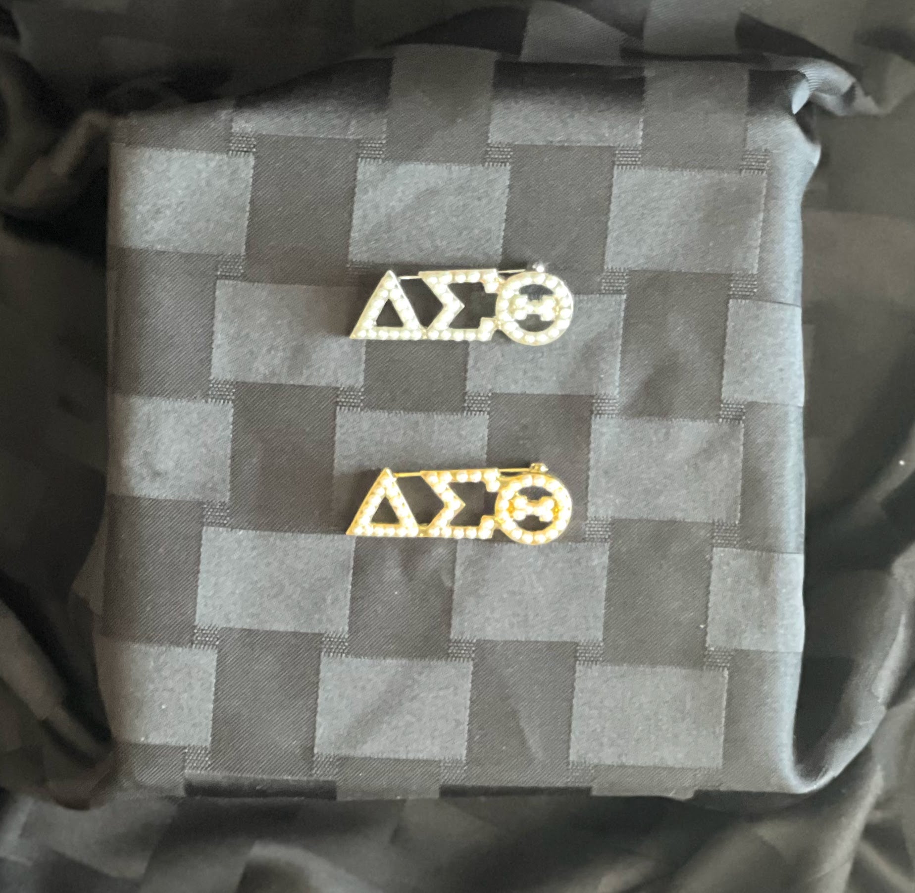 DST Symbol Pin with pearls | POLITELY DESIGNED